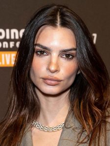 Emily Ratajkowski Height: The Truth About Her Stature - iEnglish Status