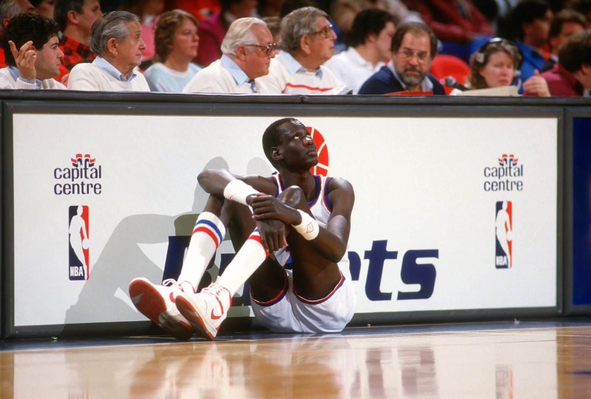 Manute Bol Height: The Secret Behind His 7'7" Frame - iEnglish Status