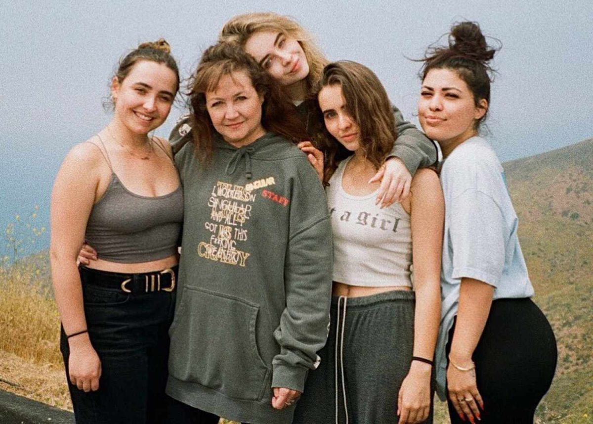 Sabrina Carpenter Sisters: Names, Ages & Careers! - iEnglish Status