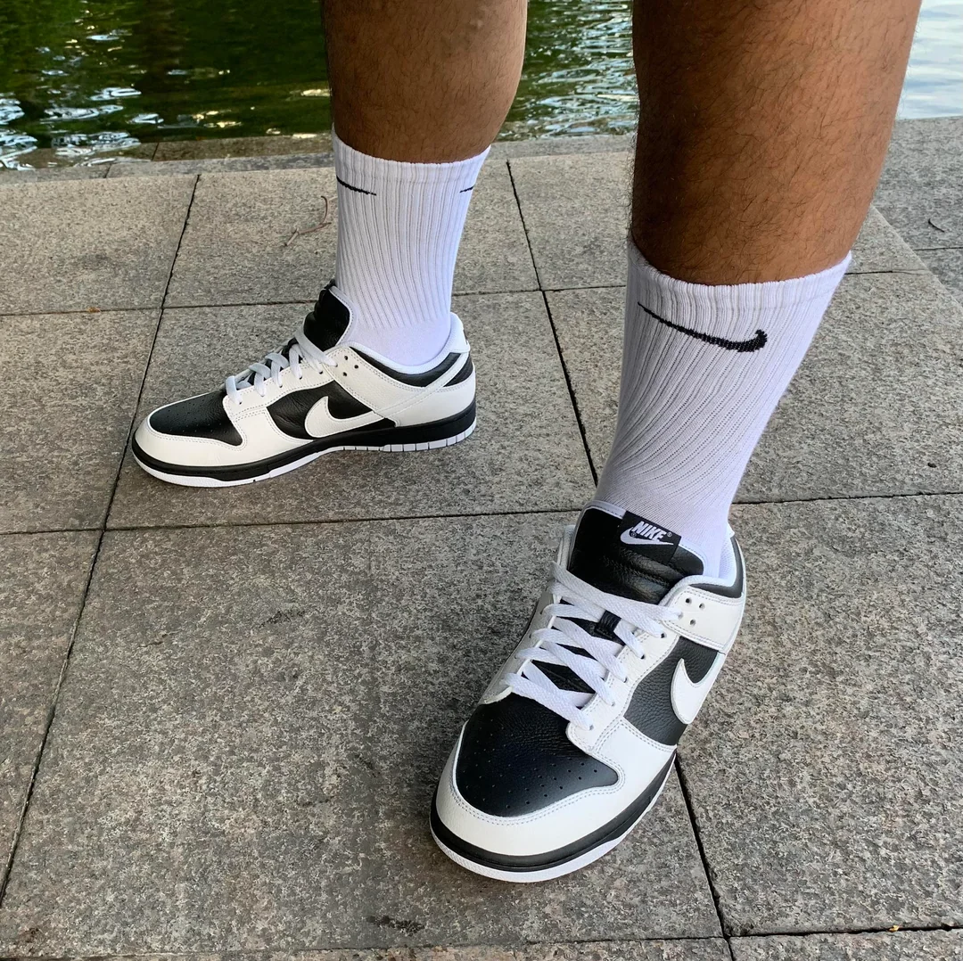 There are 10 White Socks 6 Black Socks Riddle Answer: The Smartest Way ...